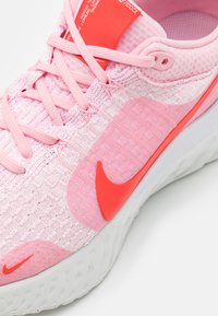 Nike Performance REACT INFINITY RUN 3 - Neutral running shoes - medium ...