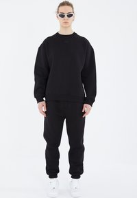 Megaman BASIC JOGGER SET - Trainingsanzug - schwarz - Zalando.de