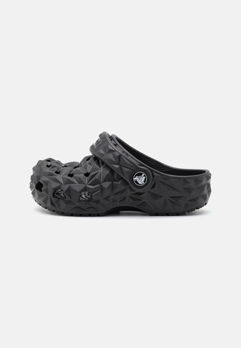 Crocs CLASSIC GEOMETRIC CLOG UNISEX - Badesandaler - black/svart - Zalando.no