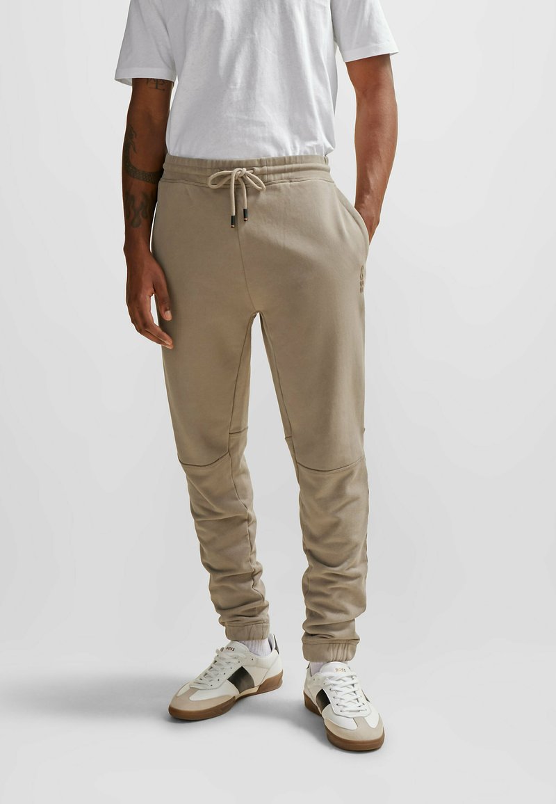 BOSS LOGORAW - Tracksuit bottoms - open brown six/brown - Zalando