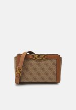 Guess DAGAN MINI XBODY TOP ZIP - Geantă crossbody - latte/bej - Zalando.ro