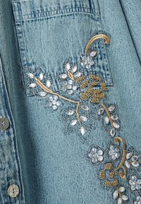 Evans SEQUIN EMBELLISHED - Button-down blouse - blue/light blue - Zalando