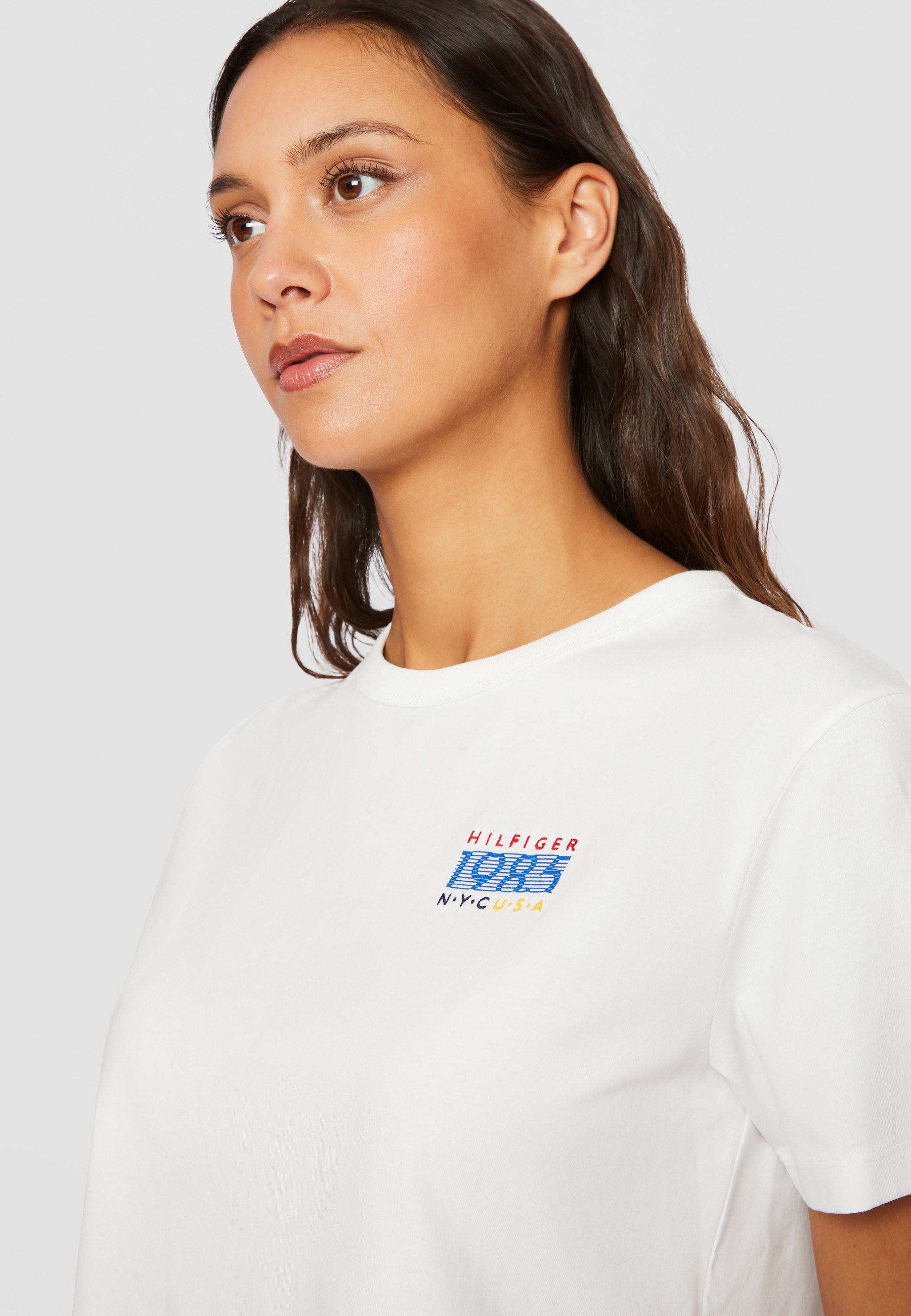 Tommy Hilfiger EXCLUSIVE HILFIGER TEAM CROPPED TEE T Shirt print ecru offwhite Zalando