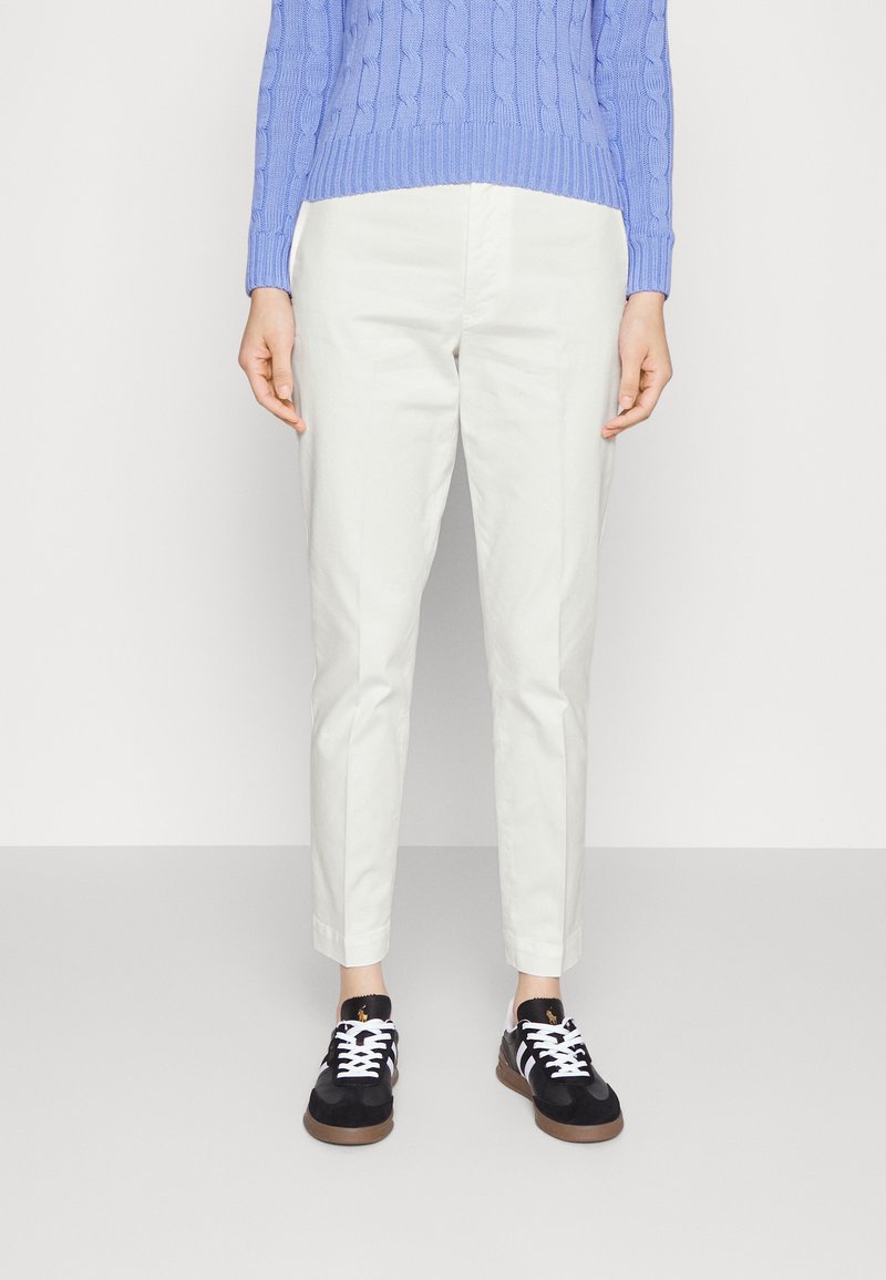 Polo Ralph Lauren ANKLE FLAT FRONT - Pantaloni chino - warm white/alb ...