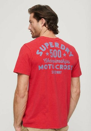 Camp David MIT LABEL UND STICKEREIEN - T-Shirt print - red orange/rot ...