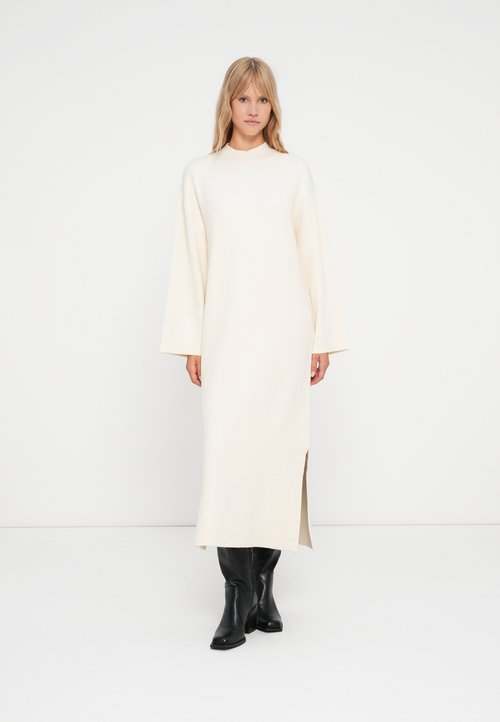 YAS YASMAVI MIDI ROLL NECK DRESS - Strikket kjole - birch/offwhite ...