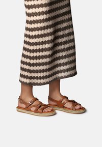 Toni Pons OMARA - Sandalen - camel - Zalando.nl