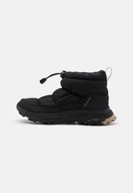 Clarks ATLTREK ICE WP - Zimné čižmy - black/čierna - Zalando.sk