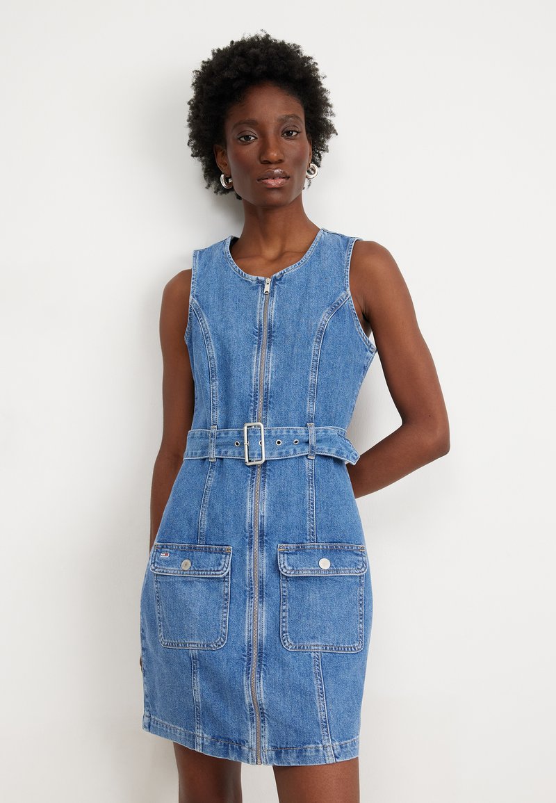 Tommy Jeans BELTED ZIP DRESS - Denim dress - denim medium/blue denim ...