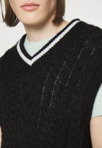 Filippa K BRAIDED VEST - Strickpullover - black/schwarz - Zalando.ch