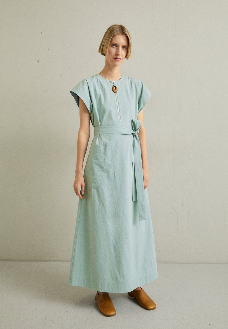 Rodebjer RODEBJER JULIETTE - Maxikleid - fog blue/hellblau - Zalando.ch