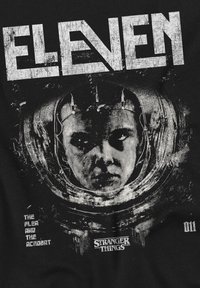 NETFLIX STRANGER THINGS ELEVEN LABORATORY - Long sleeved top - black ...