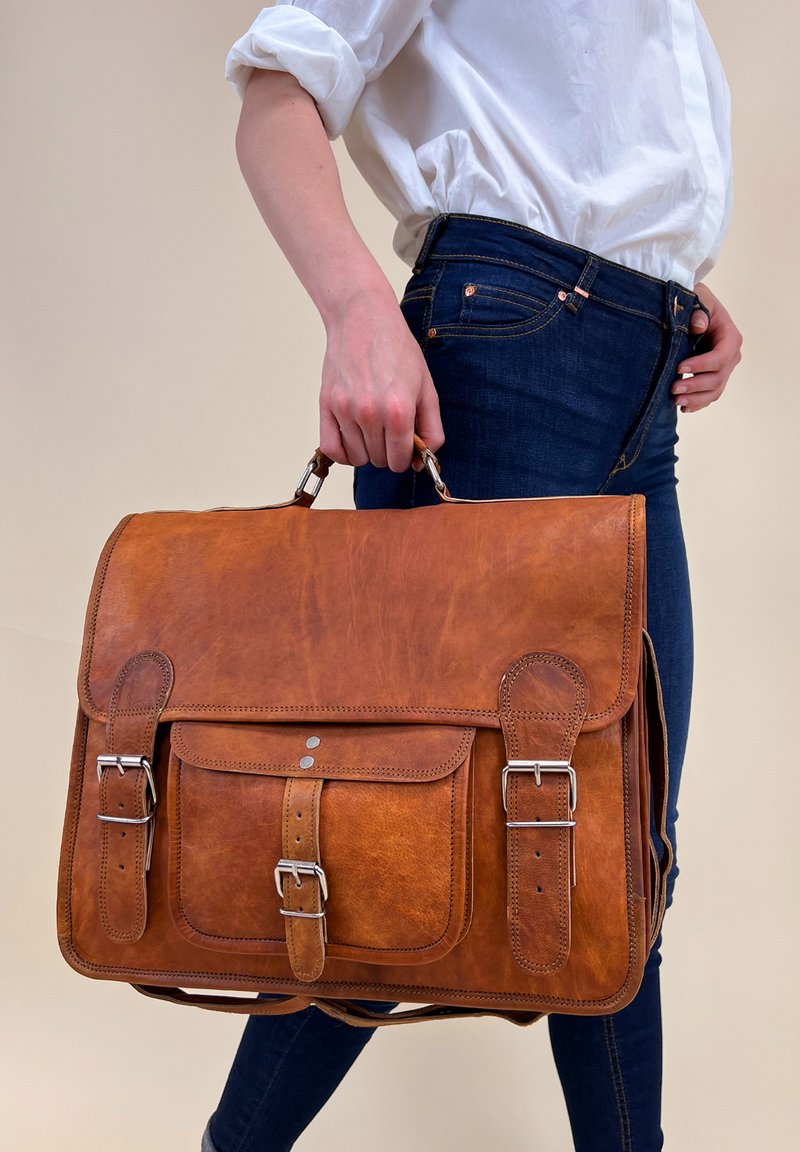 Gusti Leder LEON - Attachetasker - brown/brun - Zalando.dk