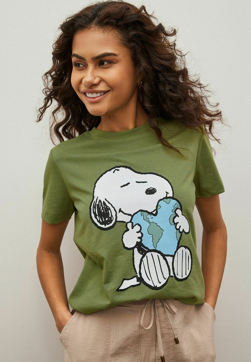Next SNOOPY EARTH DAY CREW NECK - Print T-shirt - green - Zalando.de