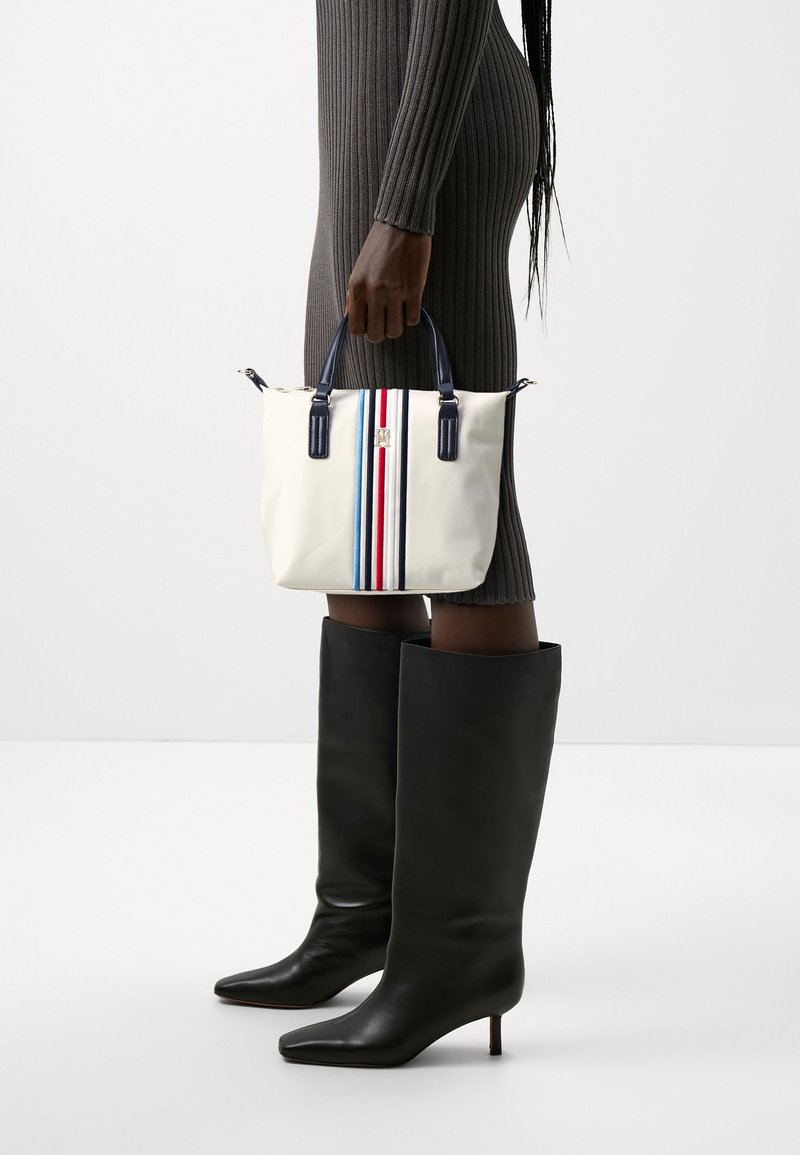 Tommy Hilfiger POPPY SMALL TOTE CORP - Kézitáska - calico/törtfehér ...
