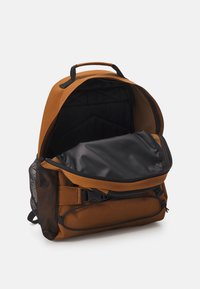 Carhartt WIP KICKFLIP BACKPACK UNISEX - Mochila - deep brown/marrón ...