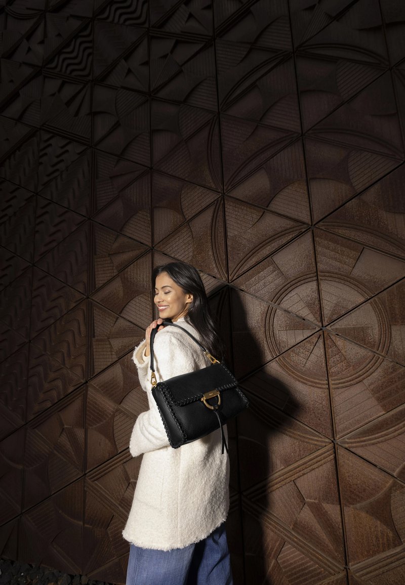 Abro SCHULTER TEMI - Handtasche - black gold/schwarz - Zalando