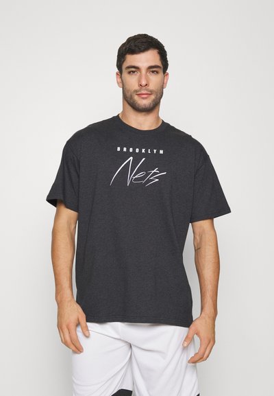 Nike Performance NBA BROOKLYN NETS TEE - Vereinsmannschaften - white ...