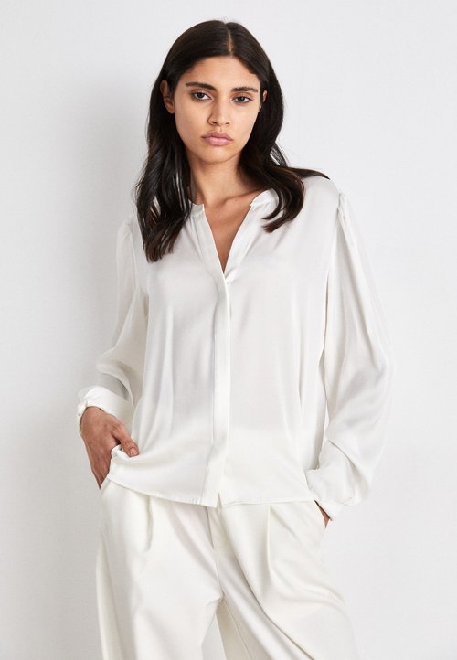 Avasta Tuunikad ja pluusid naistele veebis | ZALANDO