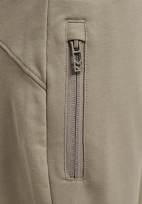 Hummel JR REGULAR ADJ WAIST - Tracksuit bottoms - rock ridge/taupe ...