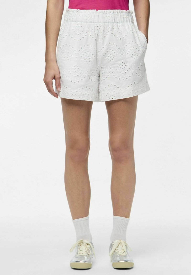 Pieces PCVILDE BRODERIE ANGLAISE - Shorts - bright white/crème - Zalando.nl