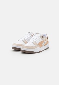 Puma SLIPSTREAM UNISEX - Sneakers laag - white/warm white/dusty tan/wit ...