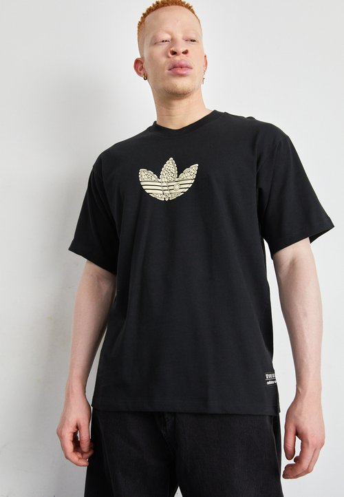adidas Originals GRAPHICS FIRE TREFOIL - T-Shirt print - black/schwarz ...