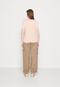 Mads Nørgaard STRIPE TRINE TEE - T-Shirt print - diva pink/pink ...