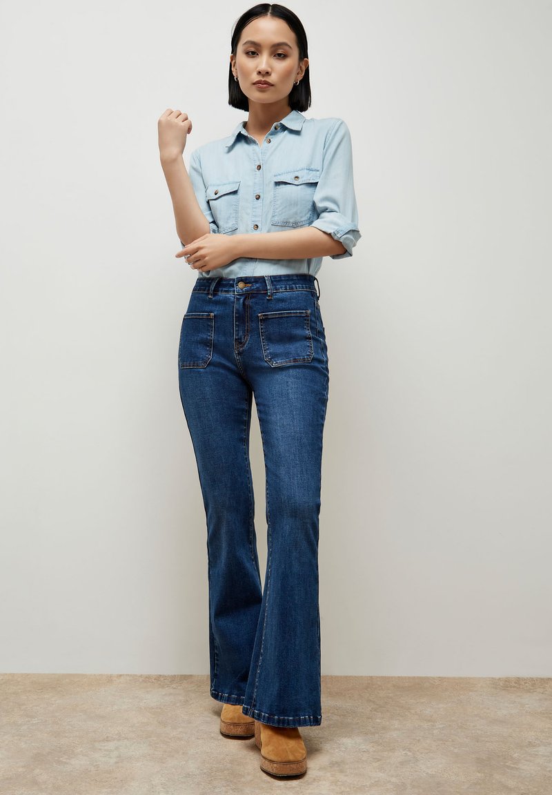 Apricot LUCIA RETRO - Flared jeans - blue/blå - Zalando.se