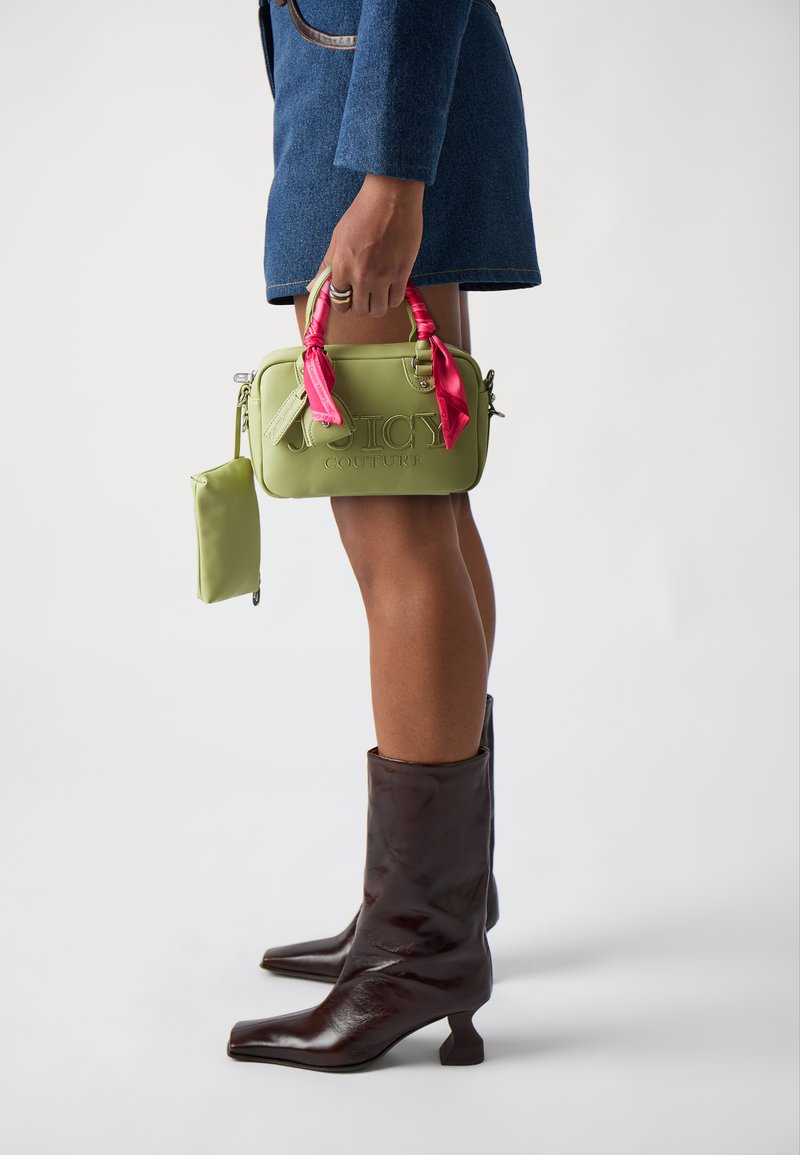 Juicy Couture GABRIELLE BOWLING - Rankinė - piquant green/žalia ...