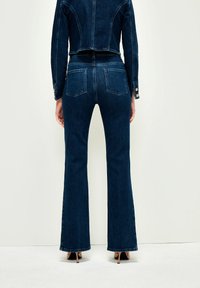 adL BUTTONED - Flared Jeans - blue/blau - Zalando.de