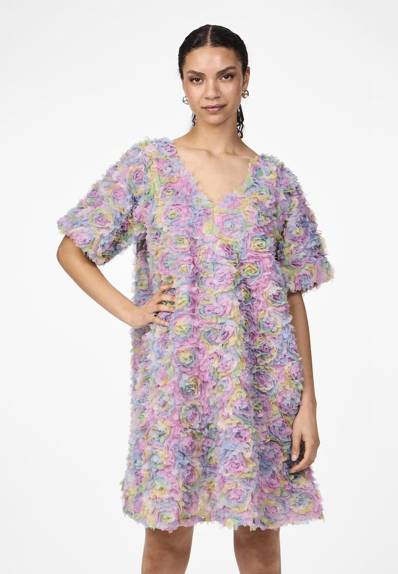 YAS YASFLOWERLY DRESS - Cocktailkleid/festliches Kleid - quiet green ...