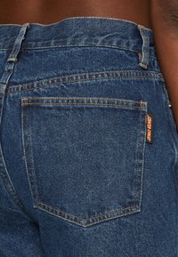 Santa Cruz CLASSIC BAGGY JEANS - Jeans Straight Leg - classic blue/blue ...