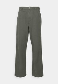 Wrangler CASEY PANTS - Stoffhose - darkest spruce /dunkelgrün - Zalando.de