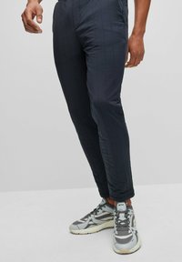 BOSS HIVON - Pantalon de survêtement - dark blue two/bleu marine ...