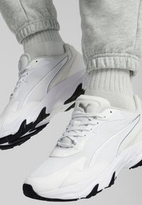 Puma INJECTOR - Zapatillas - white silver/blanco - Zalando.es