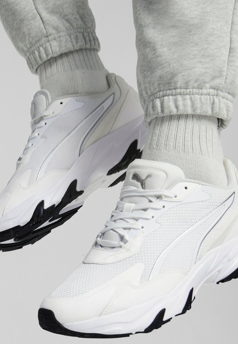 Puma INJECTOR - Zapatillas - white silver/blanco - Zalando.es