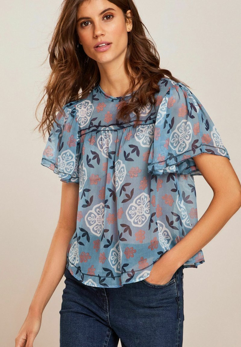 Next RUFFLE DETAIL SHORT SLEEVE TOP - Bluse - light blue cream print ...