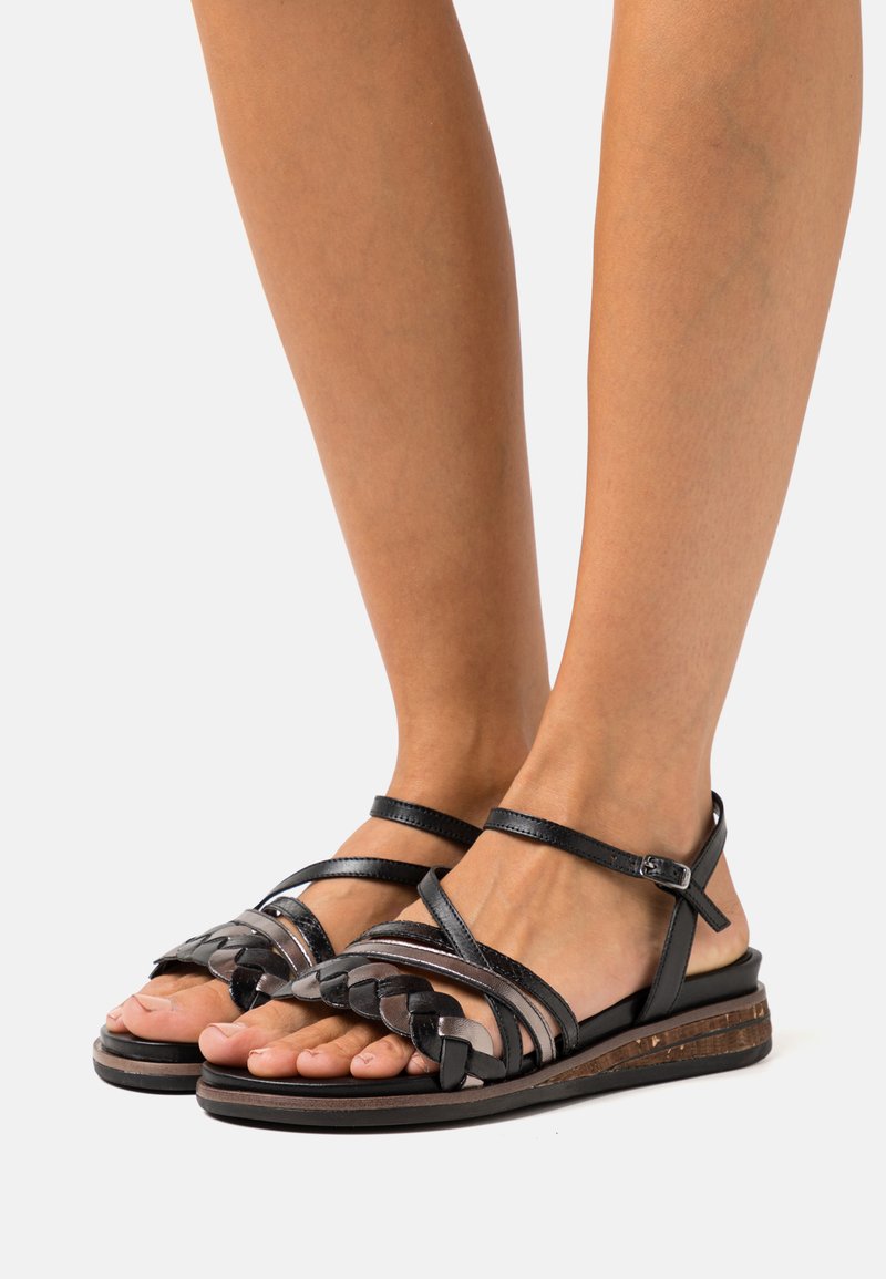 Tamaris Sandály Na Klínu Black černá Zalando Cz