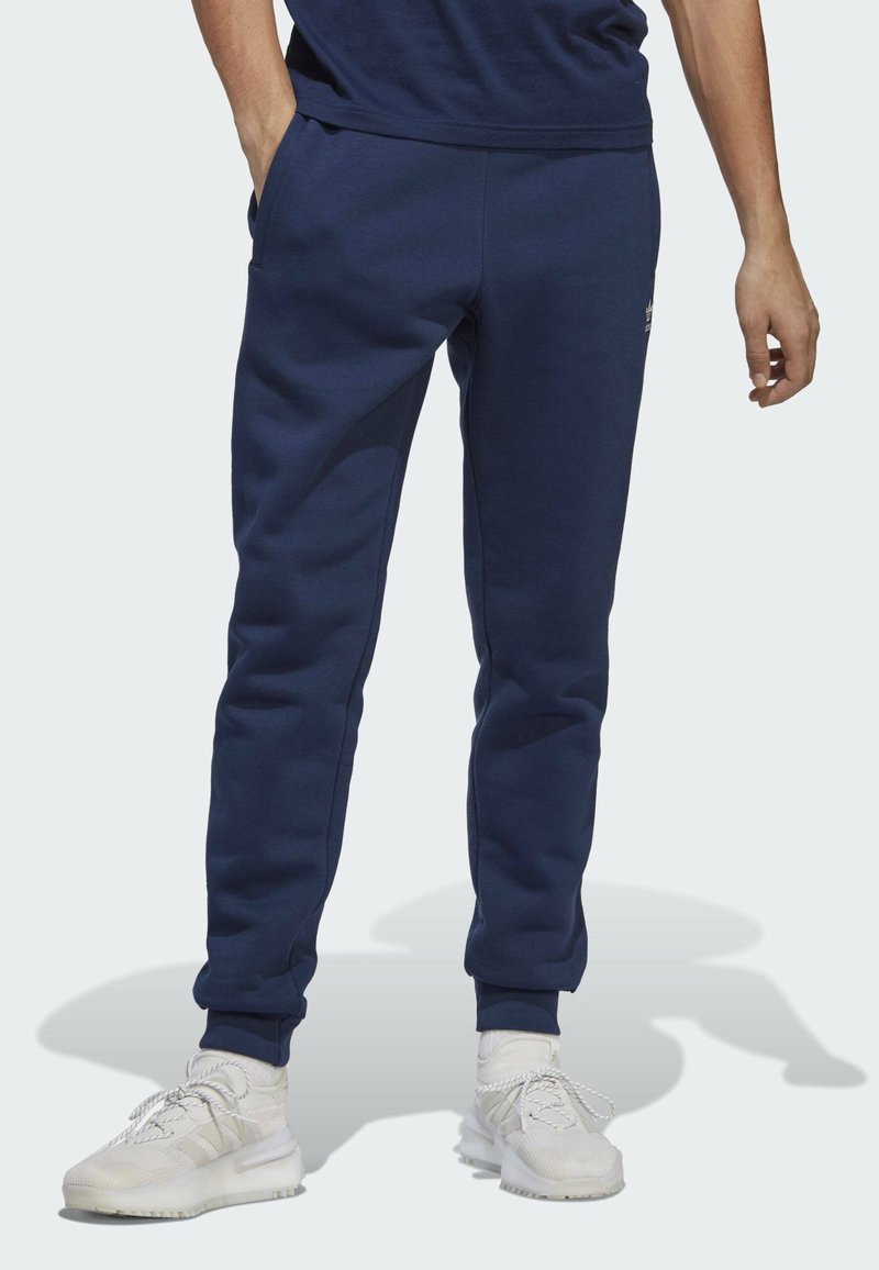 adidas Originals TREFOIL ESSENTIALS - Teplákové kalhoty - night indigo ...