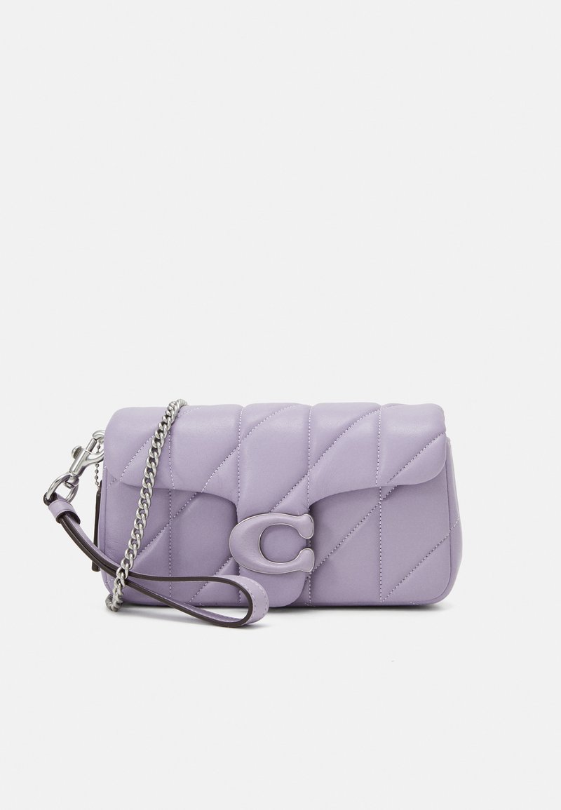 Coach QUILTED PILLOW COVERED TABBY WRISTLET WITH CHAIN - Handtas - soft ...