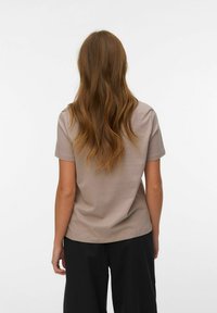 Vero Moda PAULINA - Camiseta básica - moon rock/marrón - Zalando.es