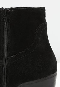 Steven New York Kovbojské/motorkářské kotníkové boty - black/černá ...