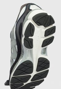 ASICS SportStyle GEL-NYC UNISEX - Sneaker low - ivory/clay grey/offwhite - Zalando