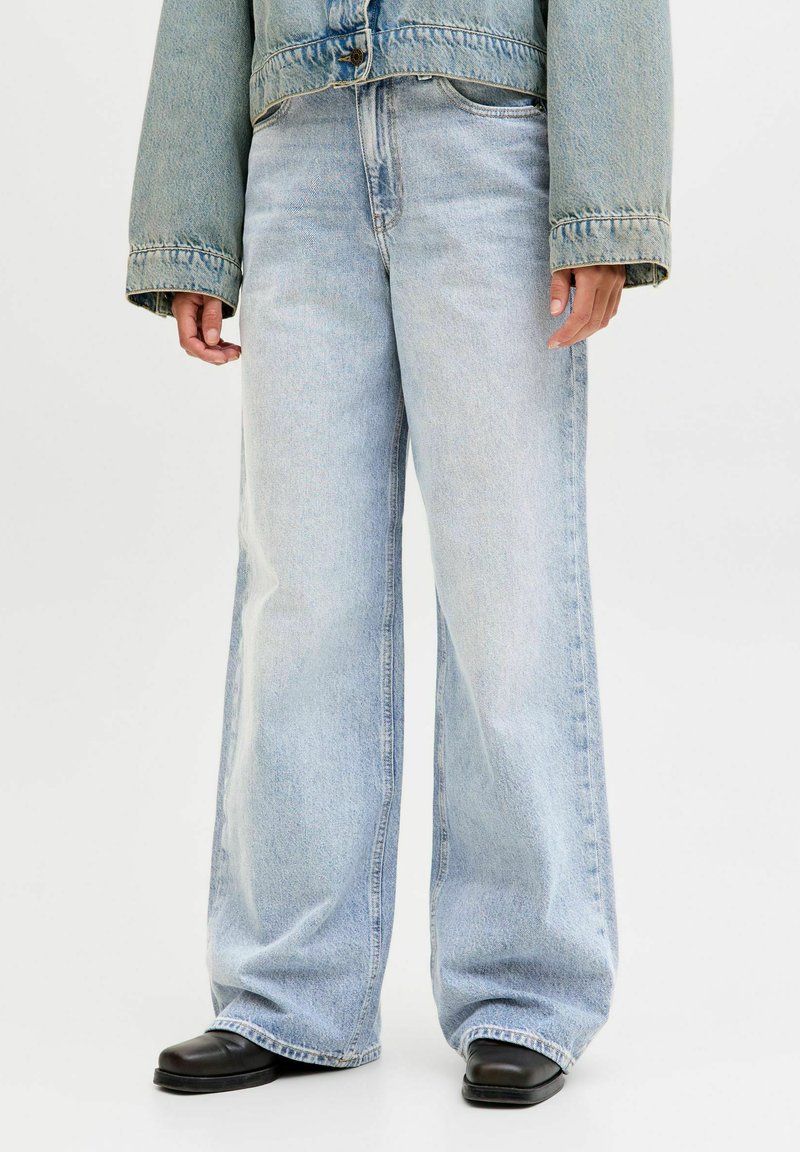 JJXX GESCHNITTEN JXTOKYO NOOS - Wide leg - light blue denim/lichtblauw ...