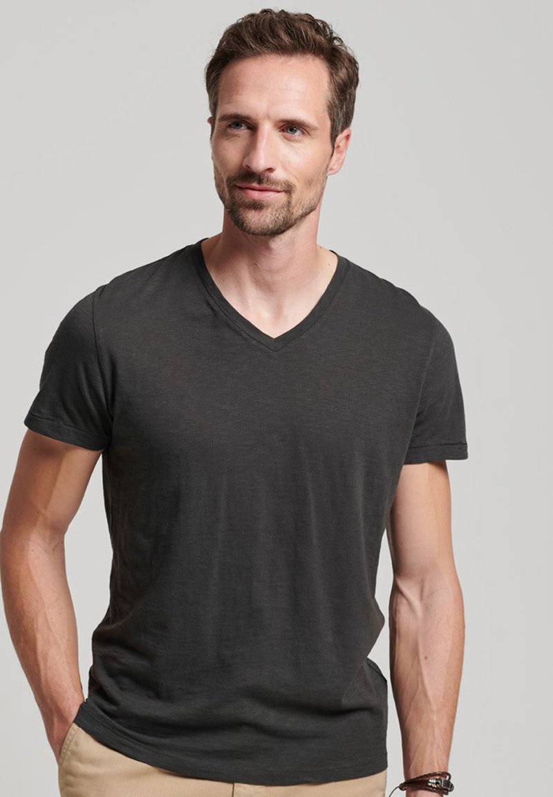 Superdry STUDIOS V-NECK - T-Shirt basic - washed black/dunkelgrau - Zalando.de