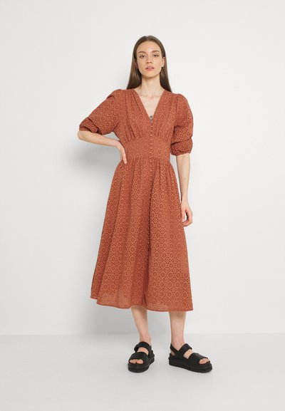 YAS Kjoler på nett | Dame | Kjøp ny kjole online på Zalando Norge