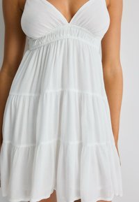 Stradivarius SHORT DRESS WITH OPEN BACK - Day dress - white - Zalando