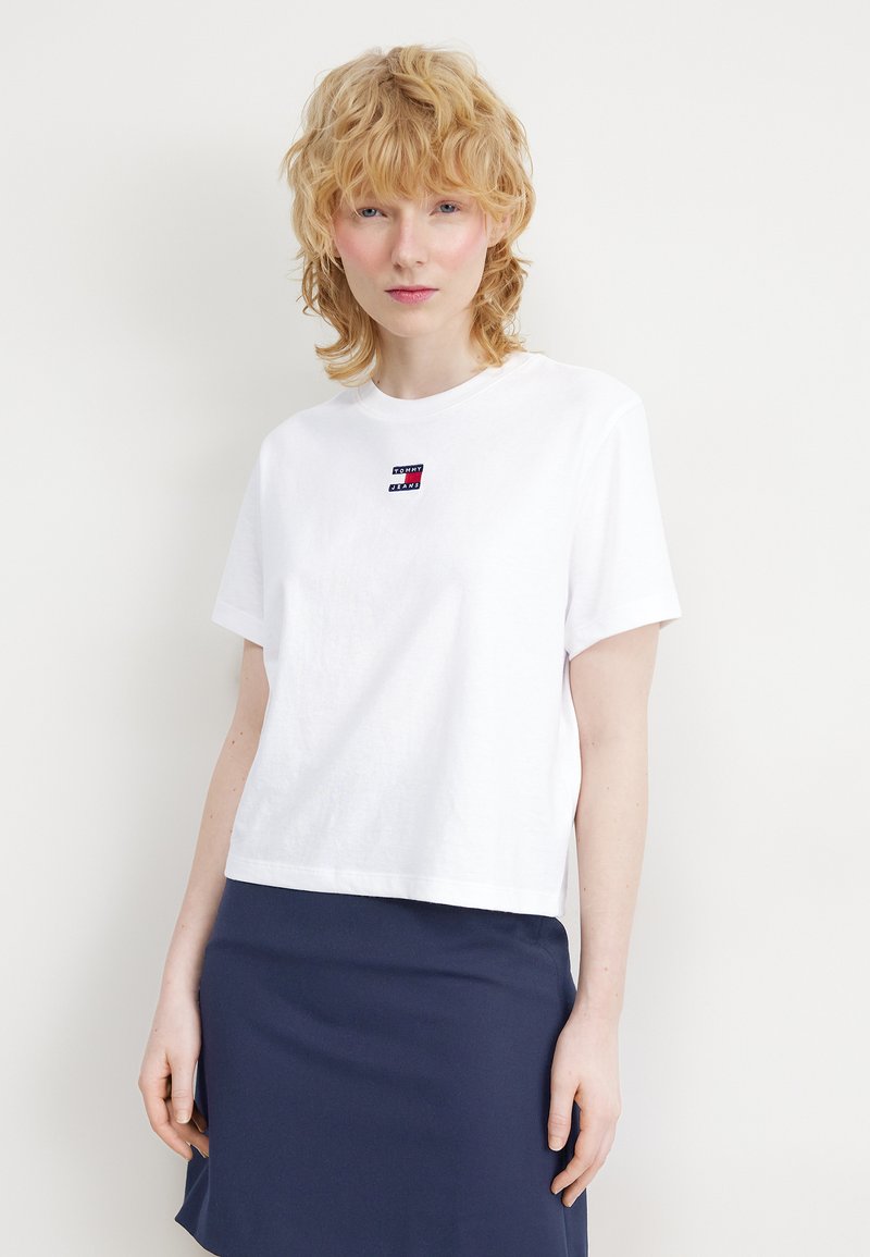 Tommy Jeans BADGE EXT - Basic T-shirt - white - Zalando.ie