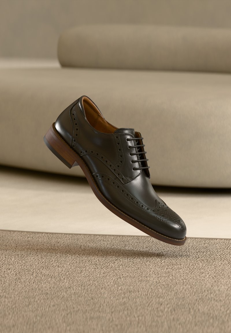 Clarks CRAFTREMI TIP - Šněrovací boty - black/černá - Zalando.cz
